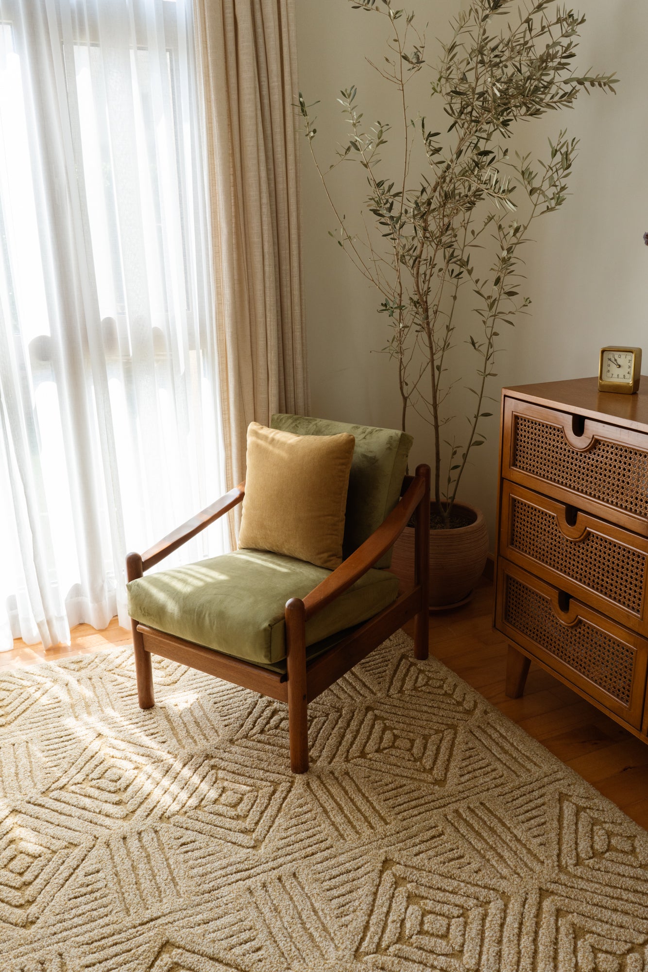 Sakina Beige – Threads