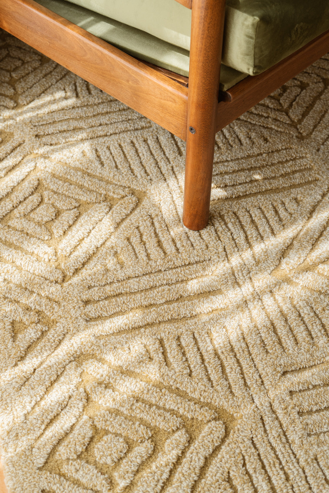 Sakina Beige – Threads